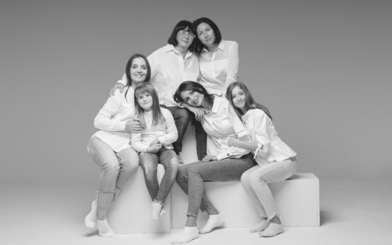 280+ Funny and Cool Group Names for 6 Friends